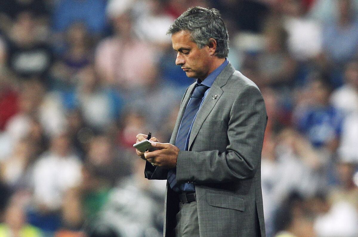 Why 4-3-3 Would Be Ideal for Chelsea to Accommodate Diego Costa, Mario ...