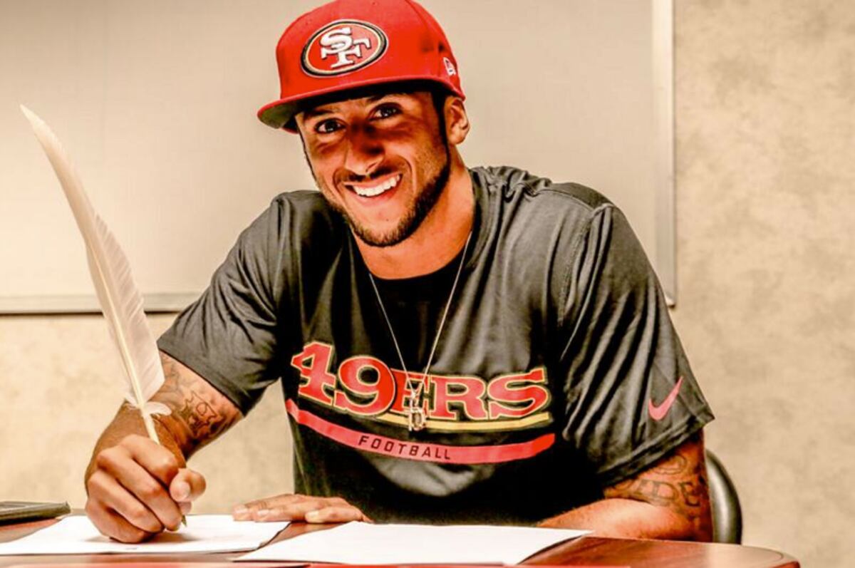 Twitter Reacts as Colin Kaepernick and 49ers Agree to Massive Contract ...