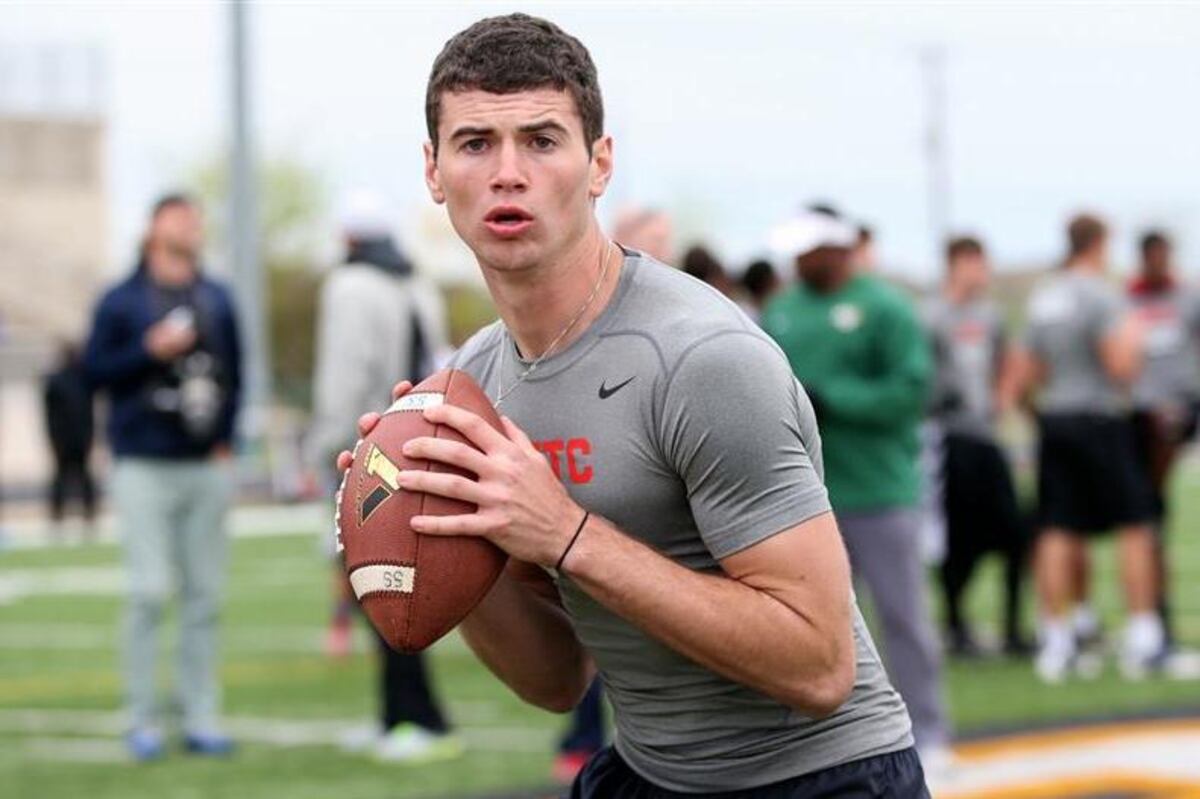Notre Dame Offers QBs Travis Waller, Jarrett Stidham to Replace Blake ...