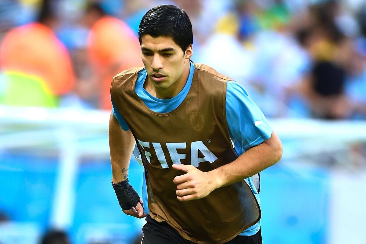 Luis Suarez Injury: Updates on Uruguay Star's Knee and Return | News ...