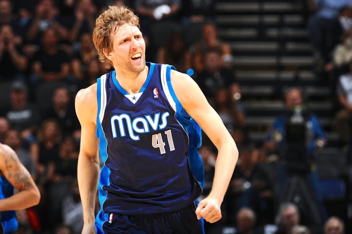 Mavs Lock Up Dirk Nowitzki, Now Must Truly 'Swing for the Fences ...