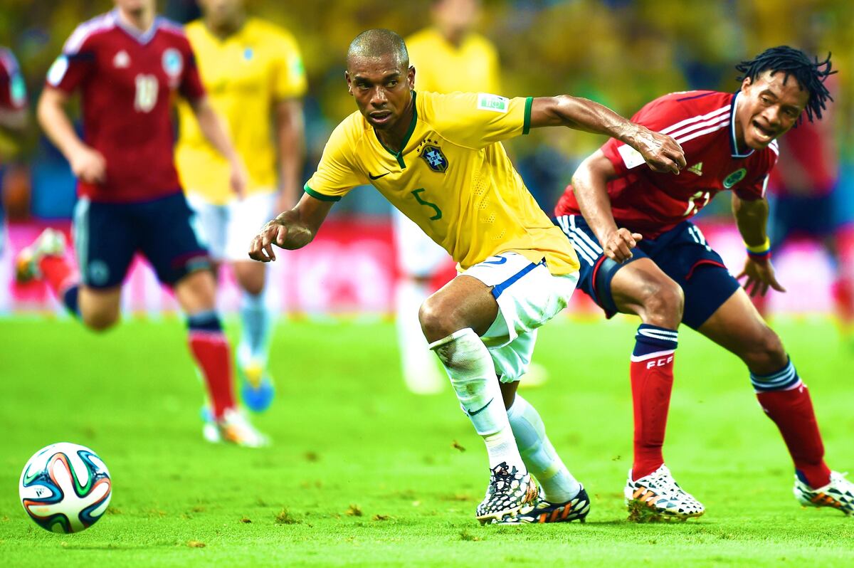 Fernandinho Shows Destructive Side to See Brazil Past Colombia | News ...