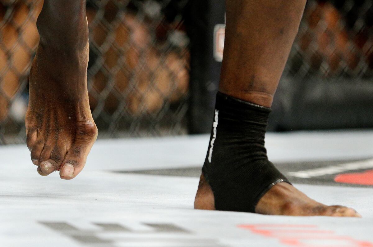 Uriah Hall Shares Picture of X-Ray of Broken Toe | News, Scores ...