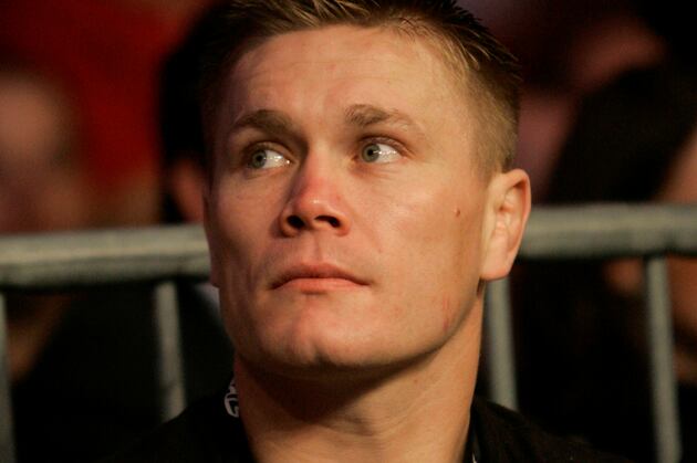 Joe Riggs Accidentally Shoots Himself, out of Fight with Paulo Thia...