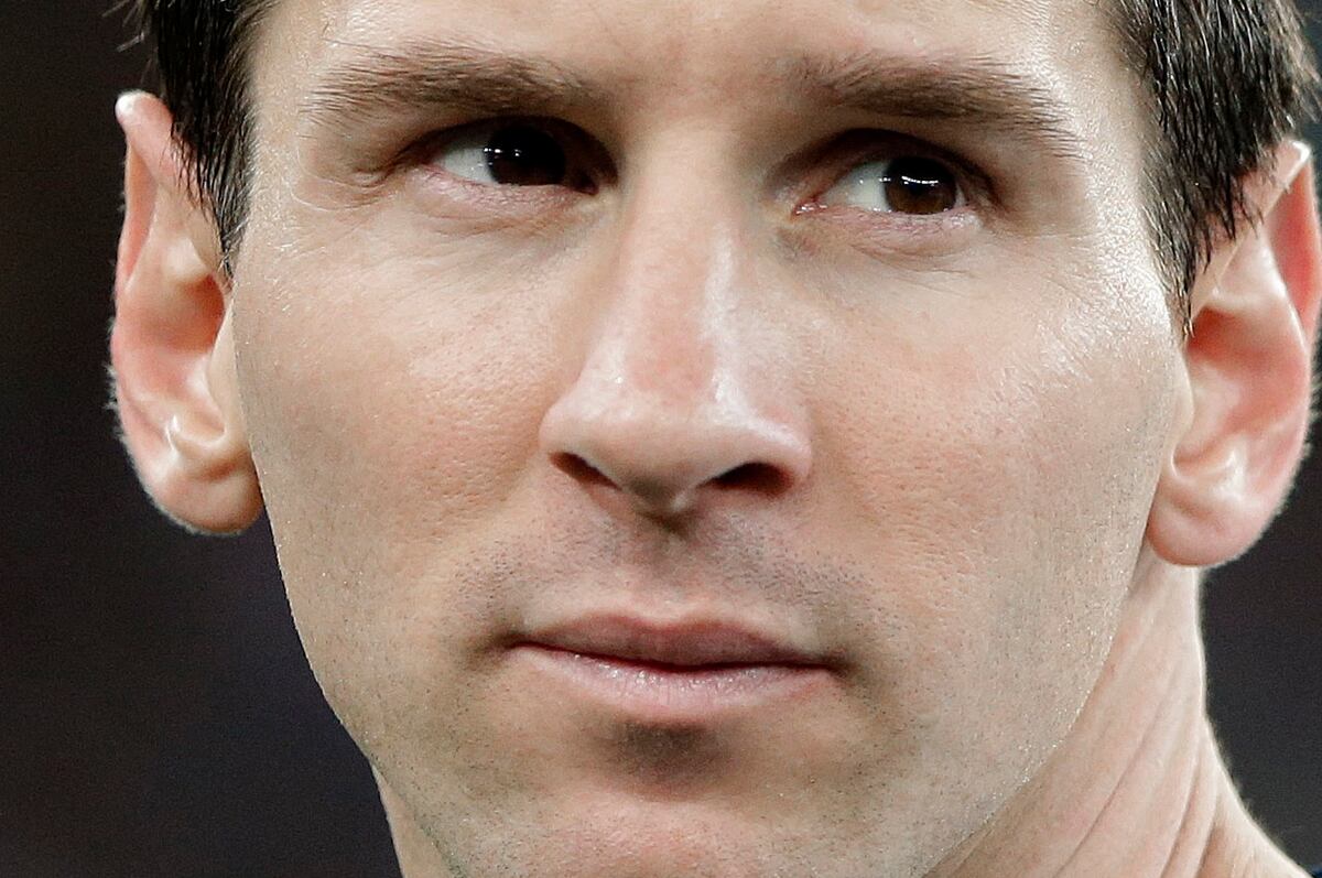 Barcelona's Lionel Messi Gets a New Haircut Before the 2014/15 Season ...