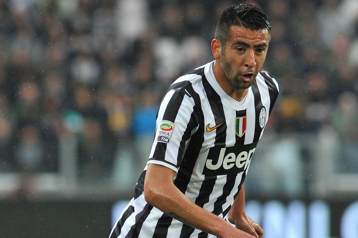 Mauricio Isla Transfers to QPR: Latest Contract Details, Reaction and ...