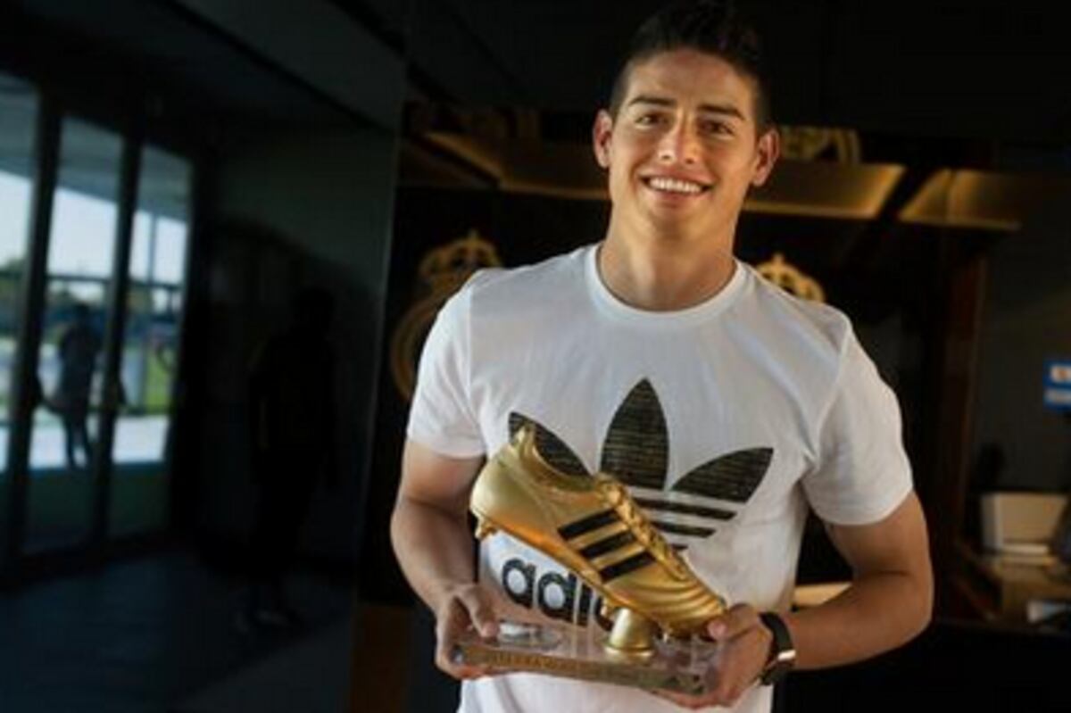 James Rodriguez Receives His 2014 World Cup Golden Boot Trophy | News ...