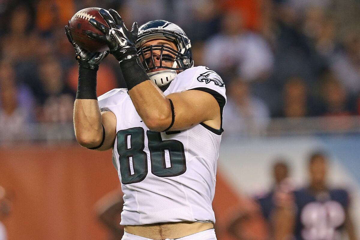 Zach Ertz Backs Up the Hype in Philadelphia Eagles' Preseason Opener ...