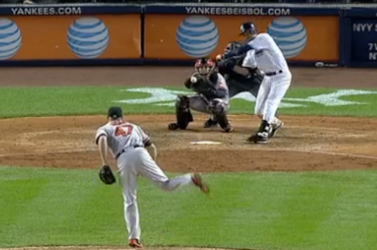 Derek Jeter Hits Walk-off Single in Final at-Bat at Yankee Stadium ...