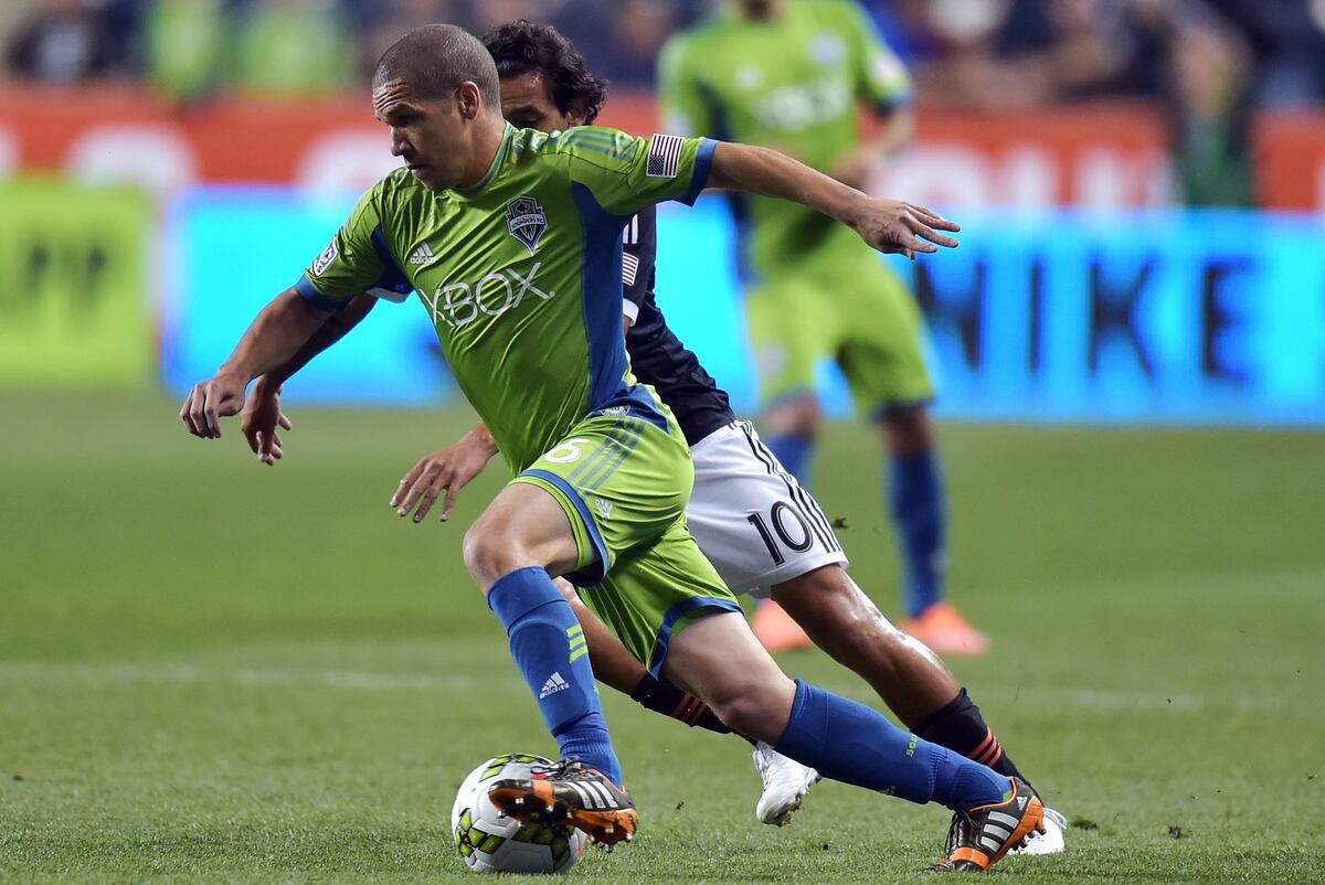Top 10 Defensive Midfielders of the 2014 MLS Season | News, Scores ...