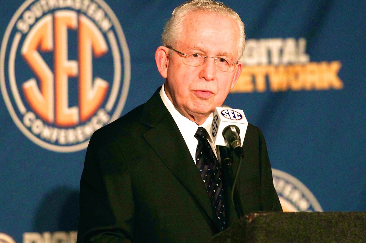 SEC Commissioner Mike Slive Announces Retirement Plans | News, Scores ...