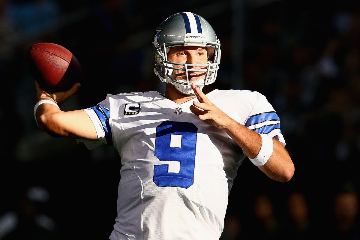 Tony Romo Injury: Updates on Cowboys Star's Finger and Recovery | News ...