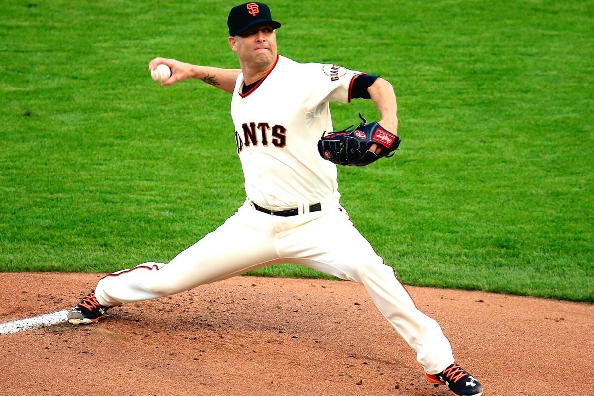 Tim Hudson's 1st World Series Ring of 16-Year Career Rests on His Own ...