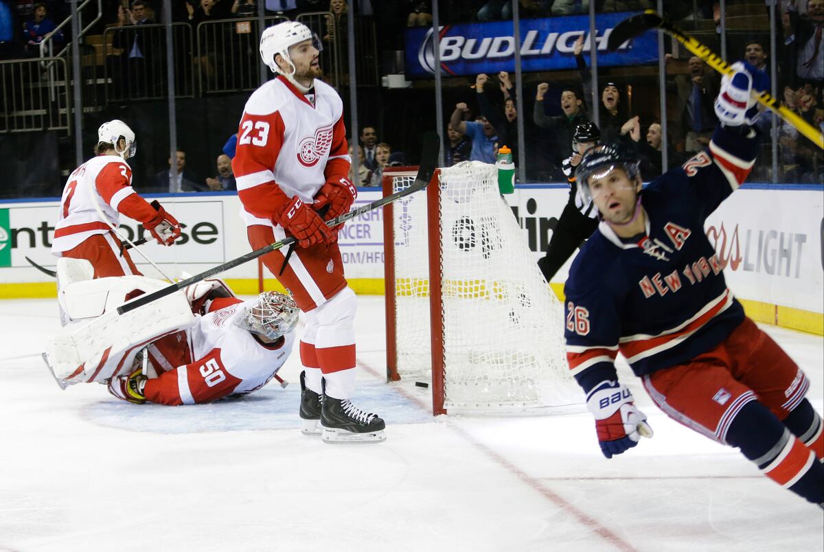 Rangers' Martin St. Louis Starting to Look Like Old Self After Rough ...