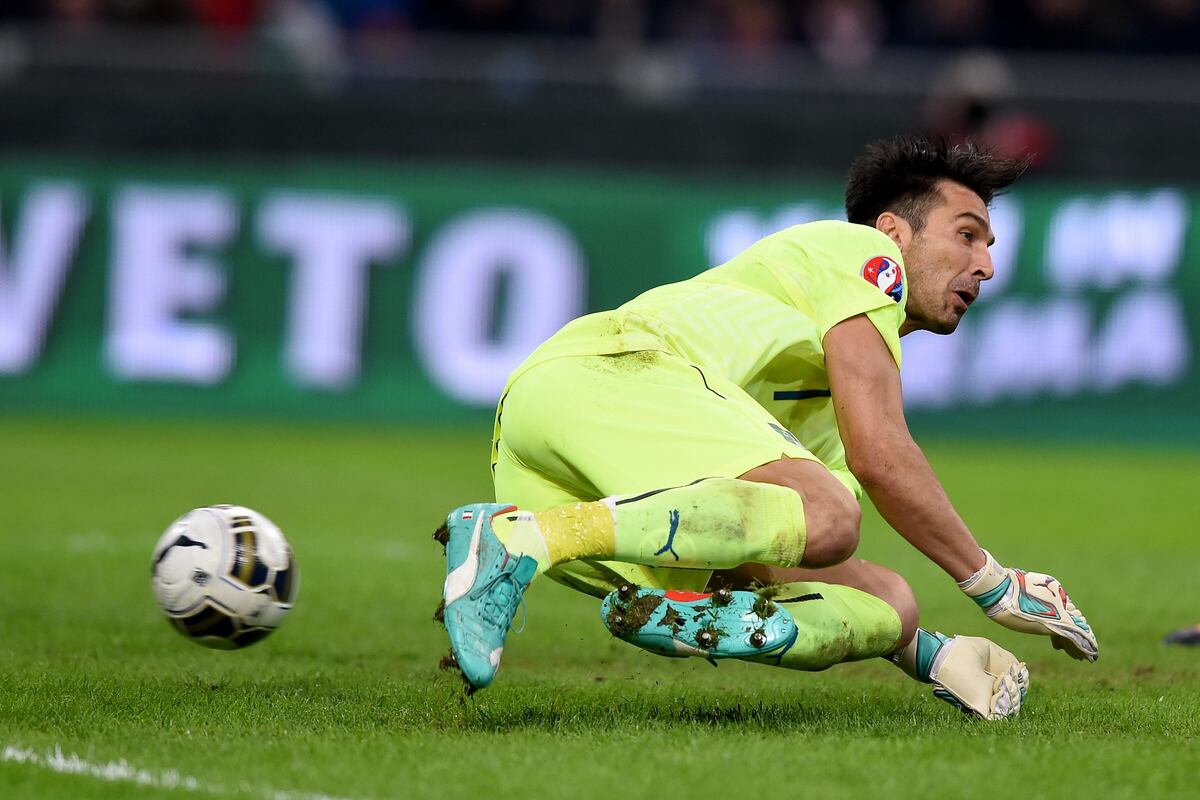 5 Biggest Blunders in World Football This Weekend | News, Scores ...