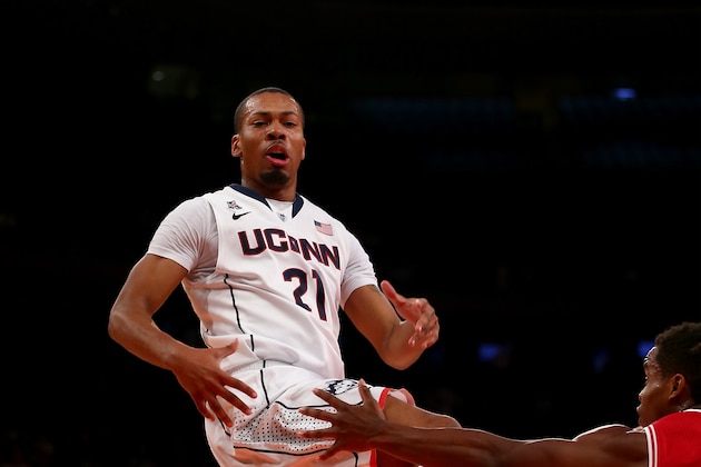 Omar Calhoun Injury: Updates on UConn Guard's Knee and Return