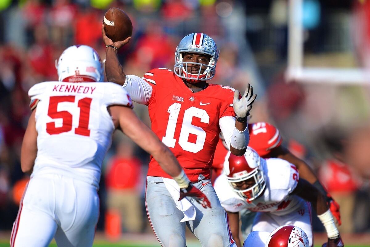 J.T Barrett Sets New Ohio State Record for Total Offense, Most ...