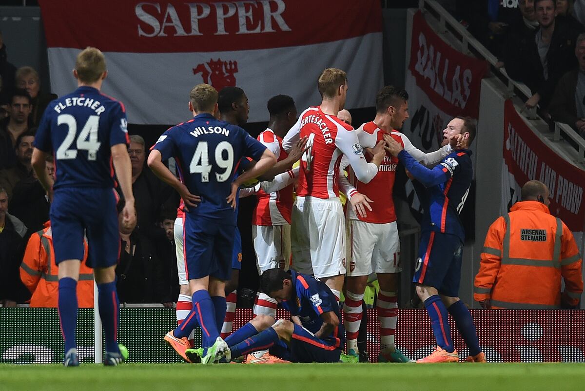 Arsenal Fan Arrested for Throwing Red Wine at Manchester United Bench ...