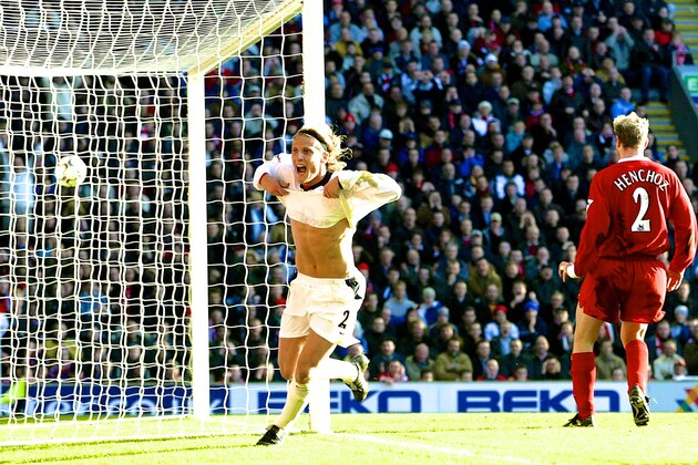 We Remember: Diego Forlan's Brace Beats Liverpool for Man United at Anfield