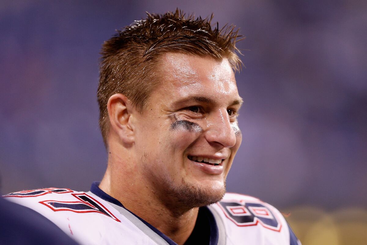 Rob Gronkowski Kitten Photos Smart Way for TE to Show True Personality ...