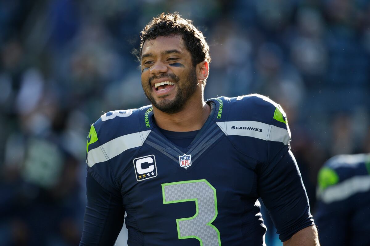 Russell Wilson and His Grandma Spend Christmas Dancing to R. Kelly ...