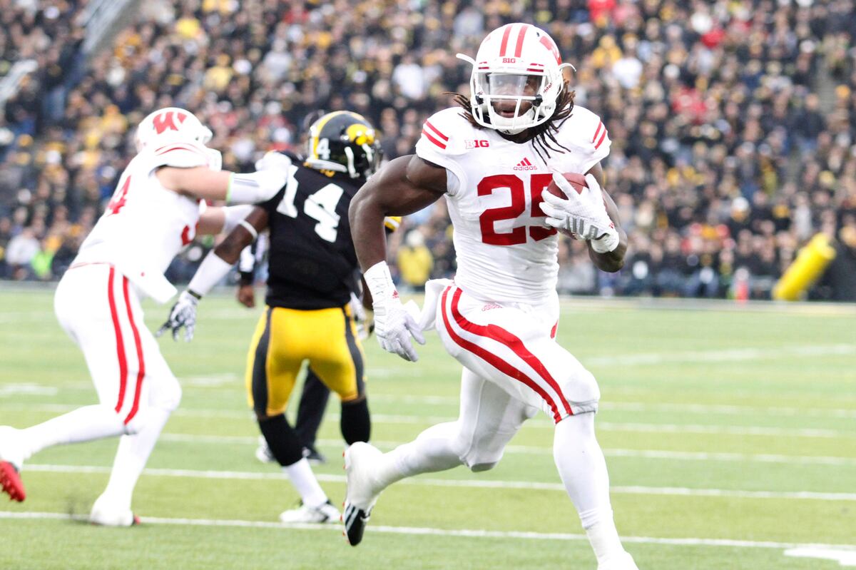 Outback Bowl 2015: Auburn vs. Wisconsin TV Info, Spread, Time and ...