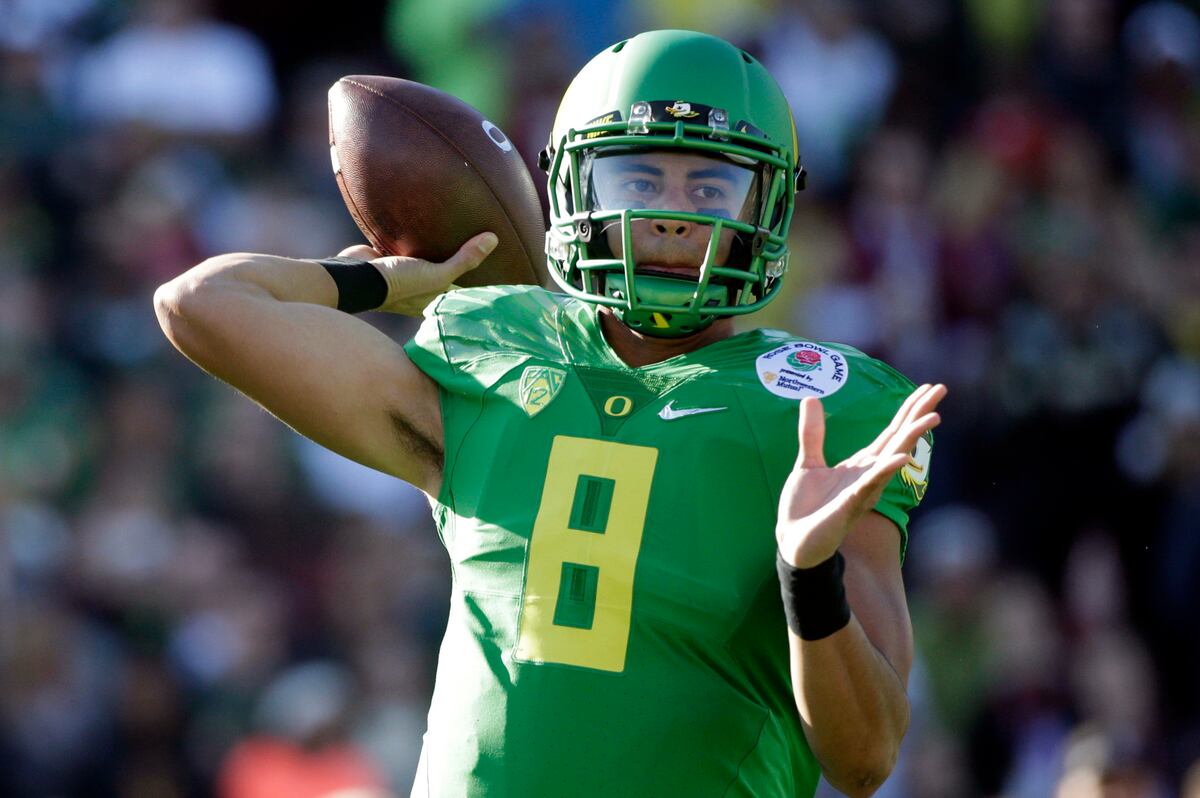 College Football Championship 2015: Early Odds Advice for Oregon vs ...