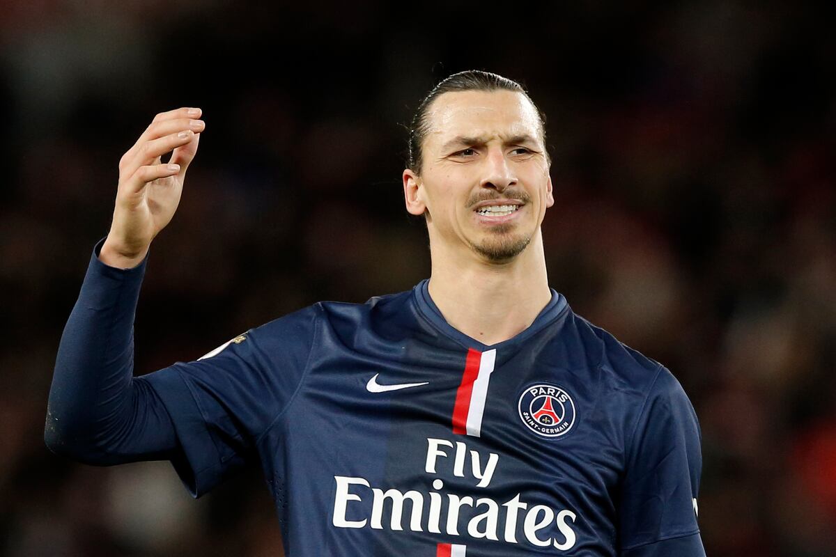 Zlatan Ibrahimovic Angry with 'Very S--t' Pitch After PSG Clash with ...