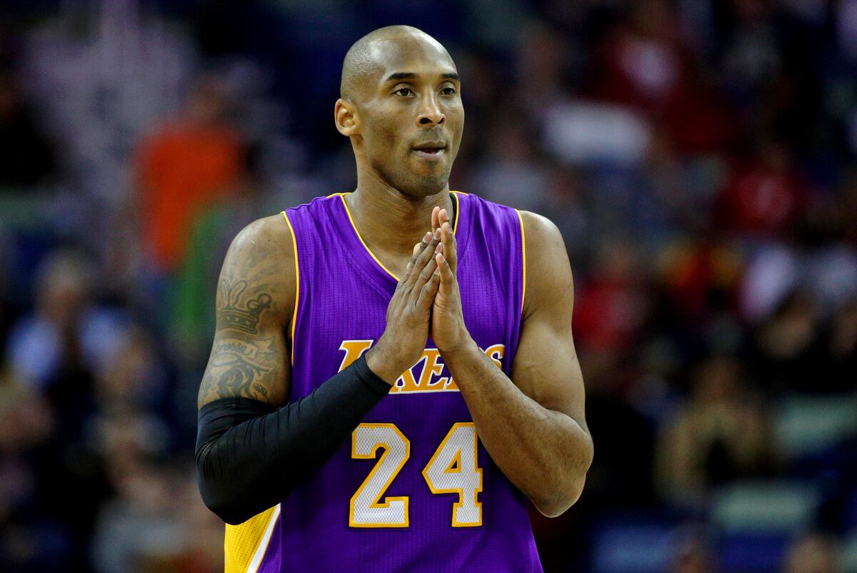 Kobe Bryant Injures Shoulder: What Latest Ding Means for Fading Legend ...