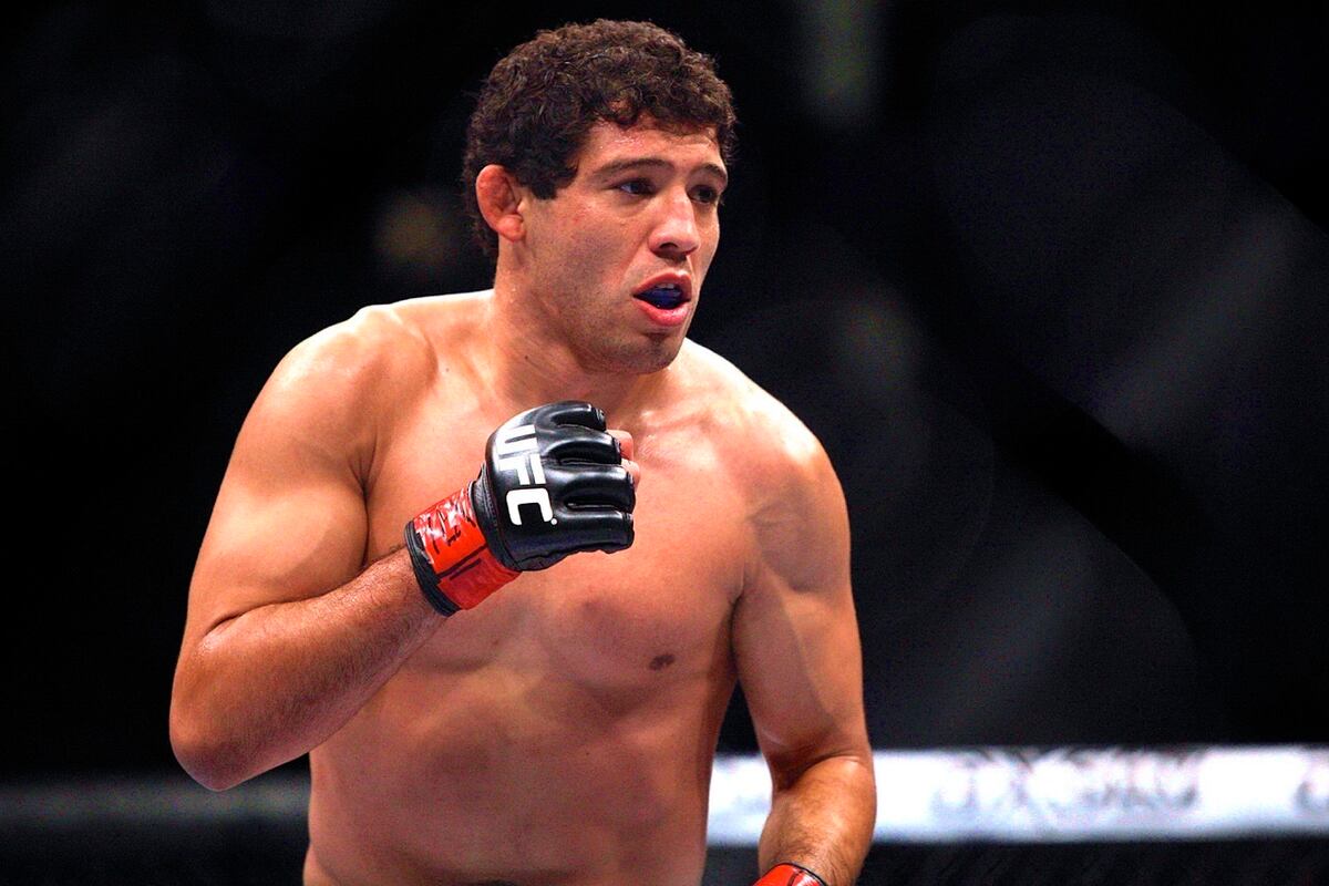 UFC Lightweight Gilbert Melendez Open to Fighting Conor McGregor at 155 ...