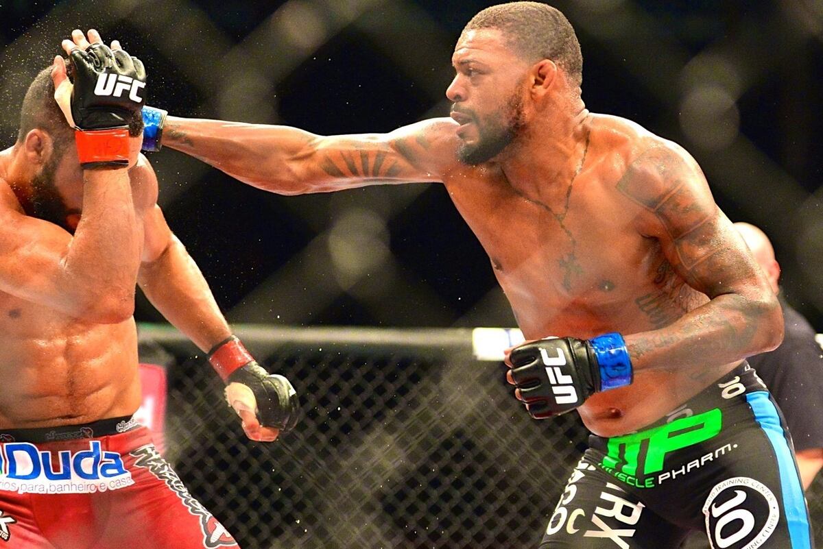 Michael Johnson Pressures Way to Contention in Stacked Lightweight ...