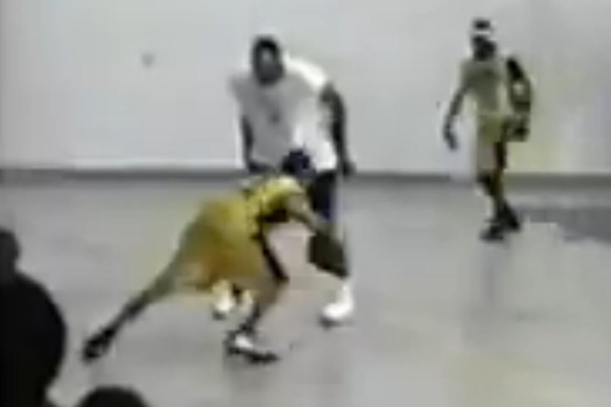 Video Emerges of a Young Stephen Curry Balling Out in Middle School ...