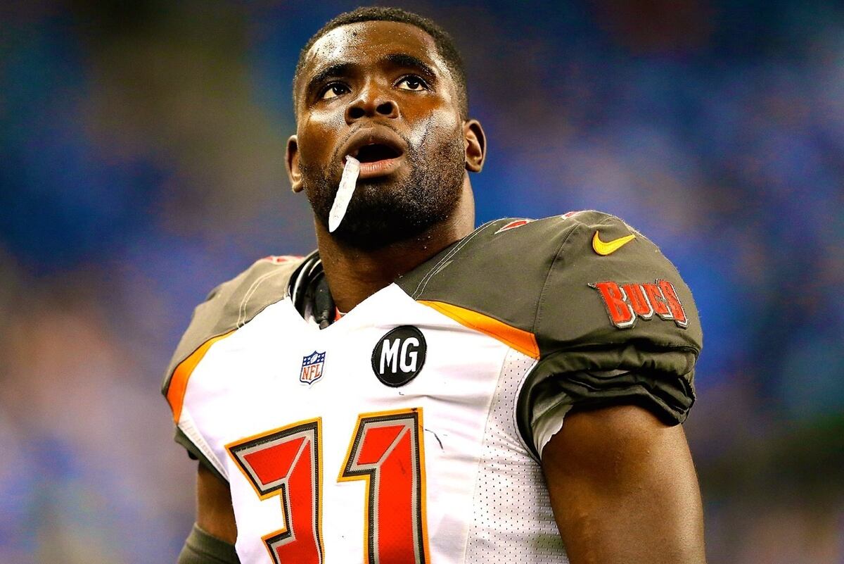 Major Wright, Buccaneers Agree to New Contract: Latest Details and ...