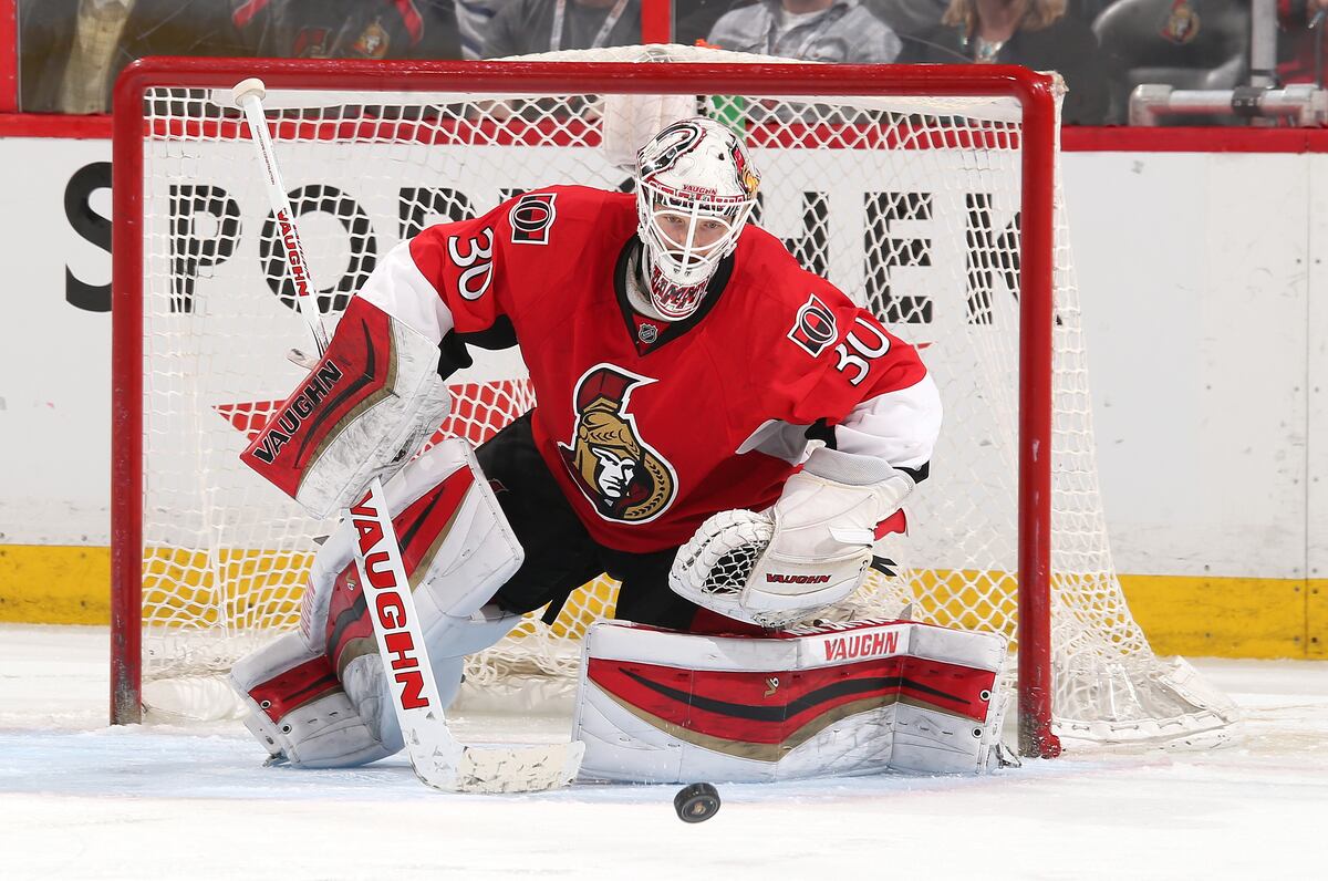 Andrew Hammond Becomes 5th Goalie to Avoid Loss Through 1st 14 NHL ...