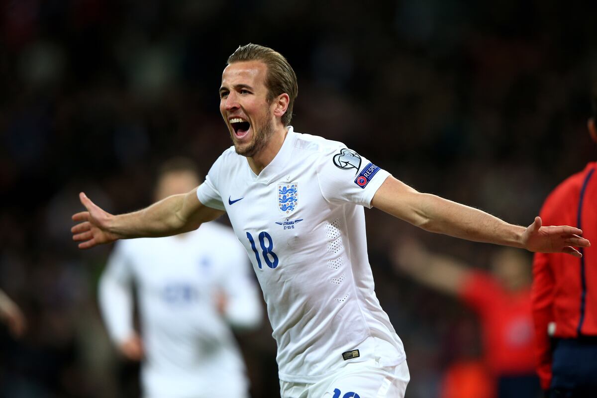 Harry Kane: Twitter Reacts to Tottenham Striker's England Debut | News ...