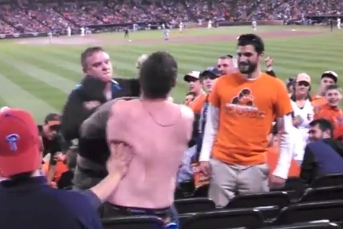 Fight at Yankees-Orioles Game Ends in 1 Fan Laughing Like a Weird ...