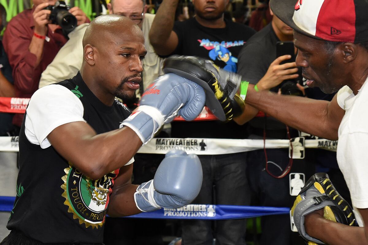 Floyd Mayweather's Pre-Fight Highlights, Training Info and Twitter Hype ...