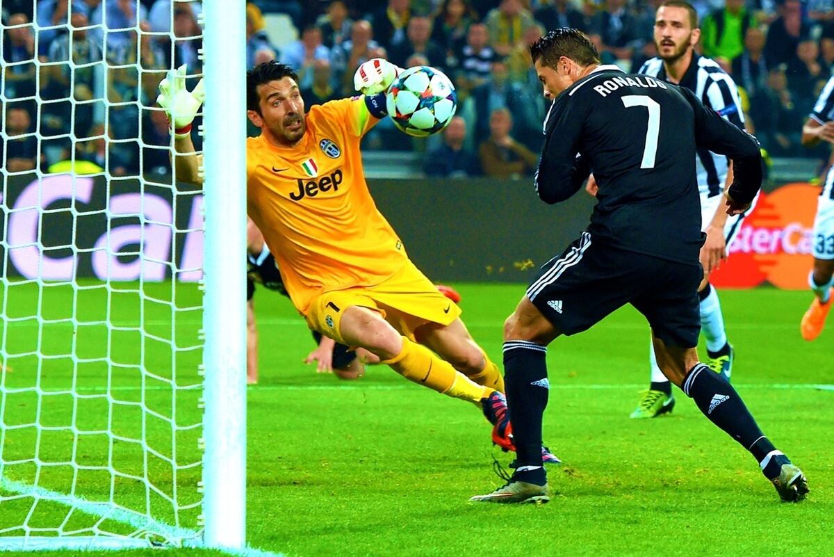 Cristiano Ronaldo Passes Lionel Messi as Champions League Record ...