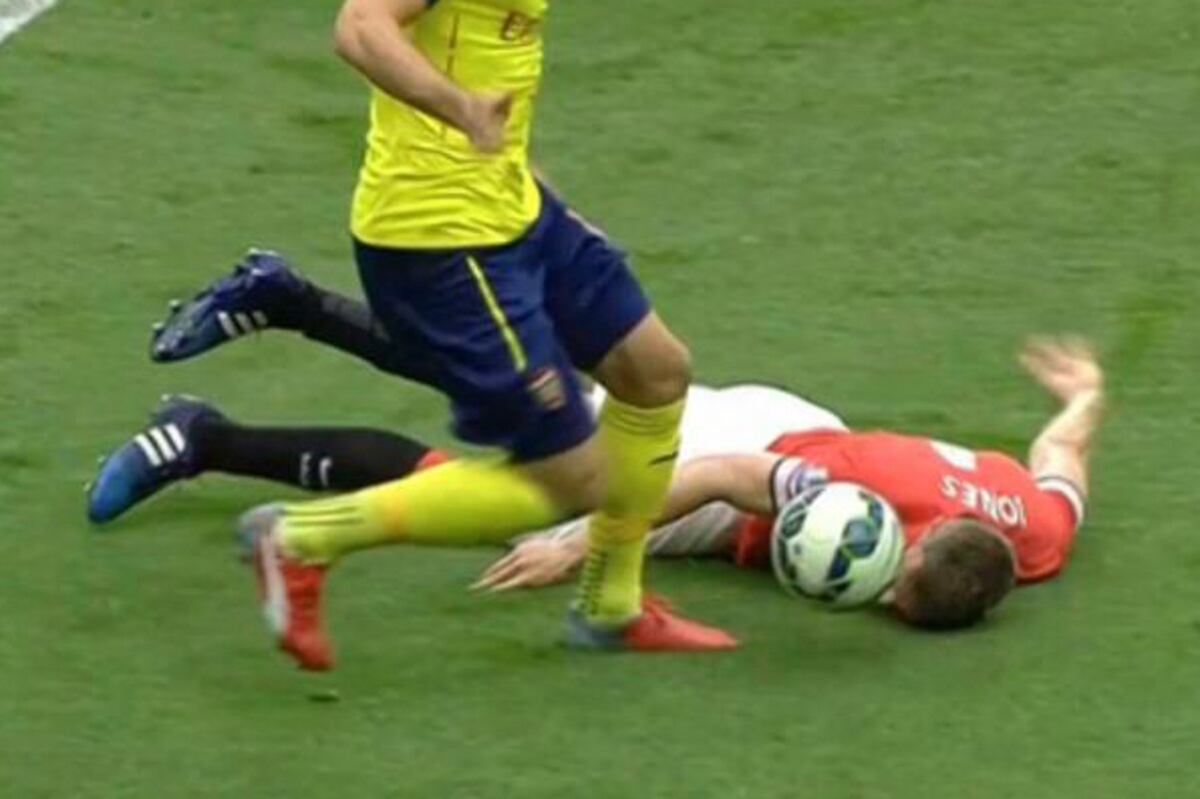 Phil Jones' Header on the Ground Gets the Viral Treatment During ...