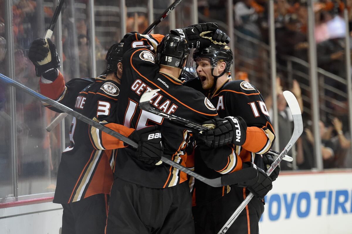 Blackhawks vs. Ducks: Game 5 Score and Twitter Reaction from 2015 NHL ...