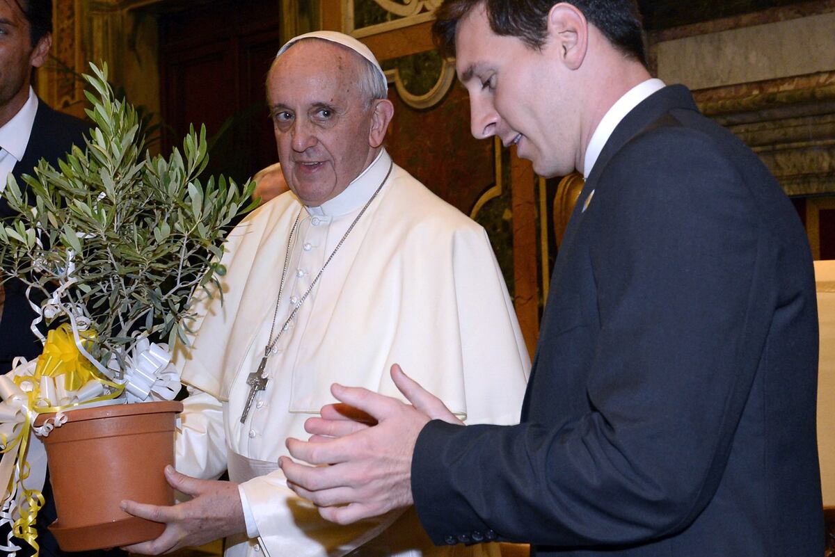 Pope Francis Says He's Met Lionel Messi Twice but Has Never Seen Him ...