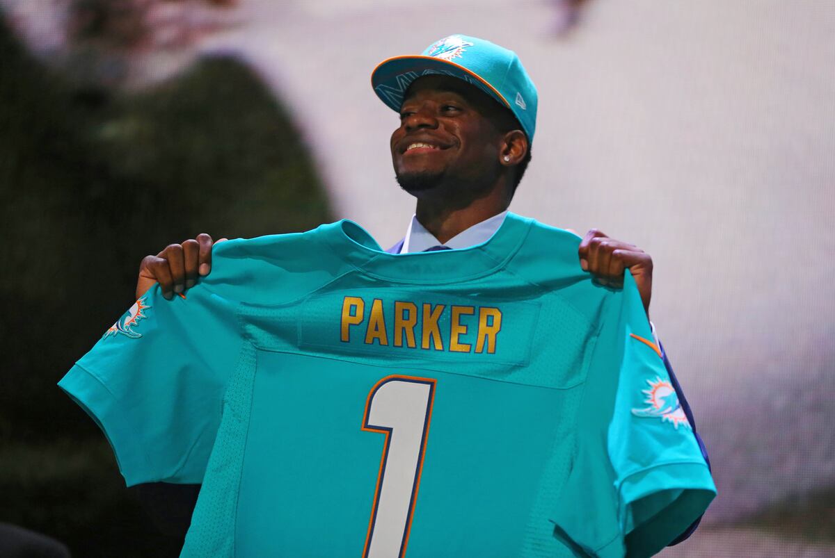 DeVante Parker Injury: Updates on Dolphins WR's Foot and Return | News ...