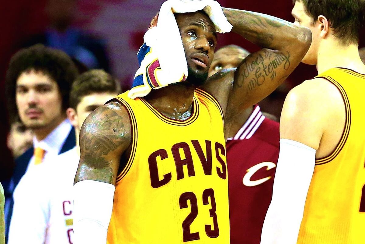 LeBron James Injury: Updates on Cavaliers Star's Head After Cameraman ...