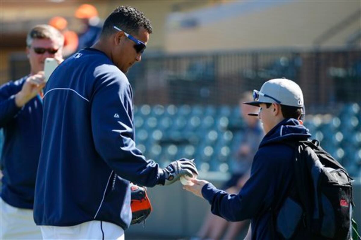 Awesome Athlete-Fan Interactions | News, Scores, Highlights, Stats, and ...