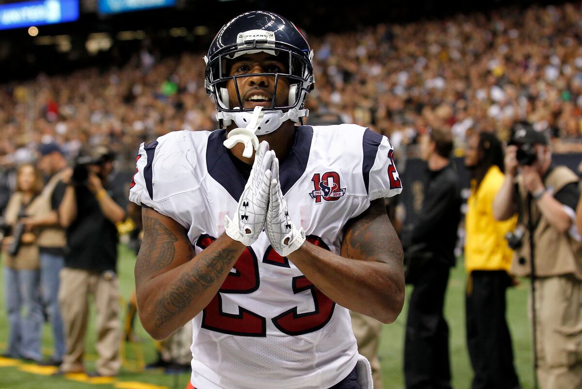 Arian Foster Helps College Student by Agreeing to Buy Books for Him ...