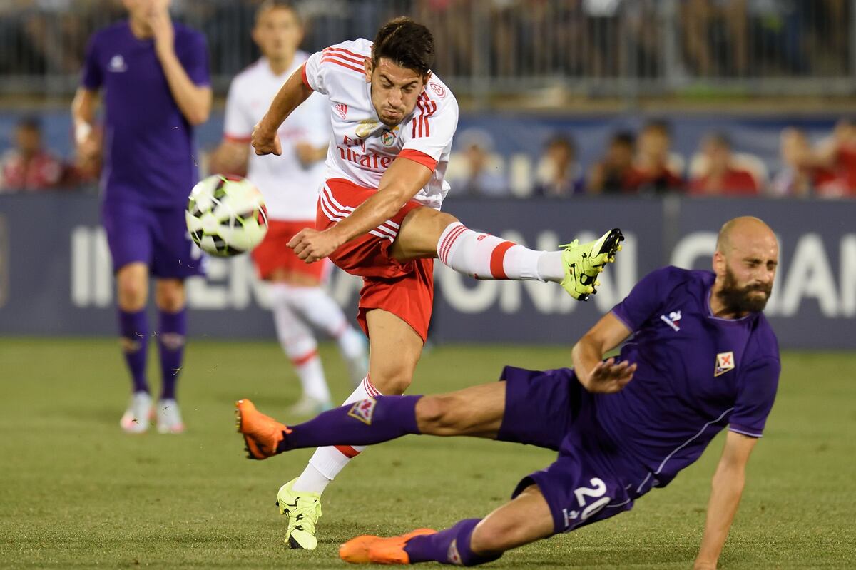 Mario Suarez Enjoys Ideal Debut as Fiorentina Pip Benfica in Heated ICC ...