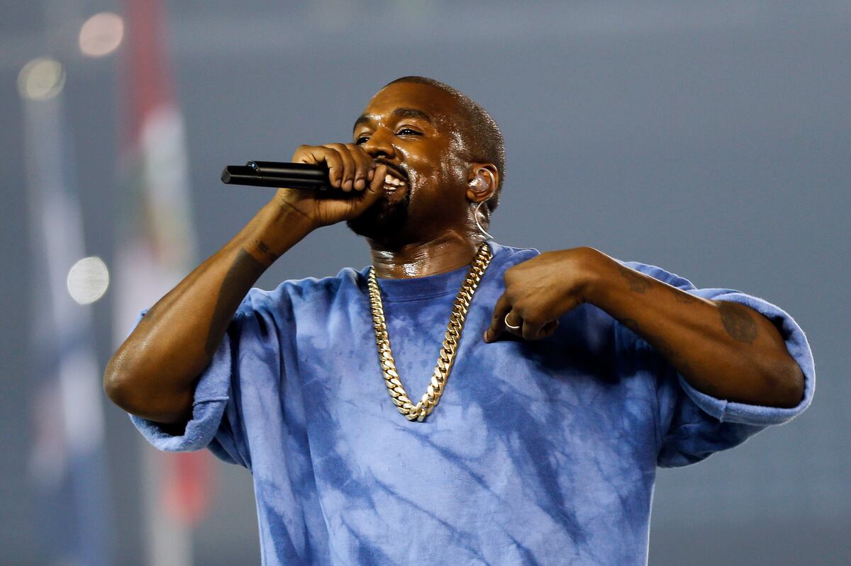 Kanye West Throws Mic, Walks Off Stage at 2015 Pan Am Games Closing ...
