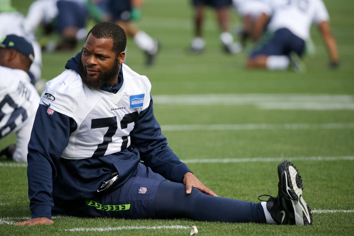 Michael Bennett Reportedly Fined for Striking Alex Smith in Head, Neck ...