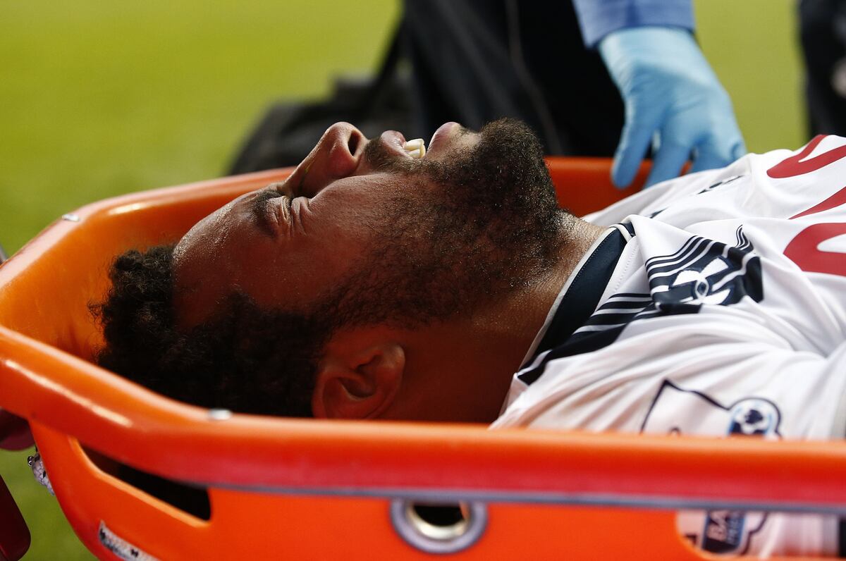 Mousa Dembele Injury: Updates on Tottenham Midfielder's Leg and Return ...