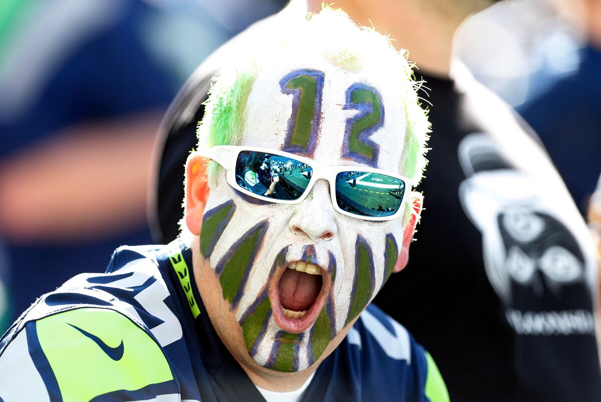 Seahawks Fan Makes Guests Sign Contract Before They Can Watch Game at ...